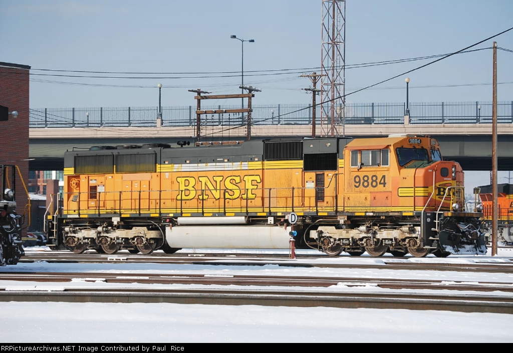 BNSF 9884
